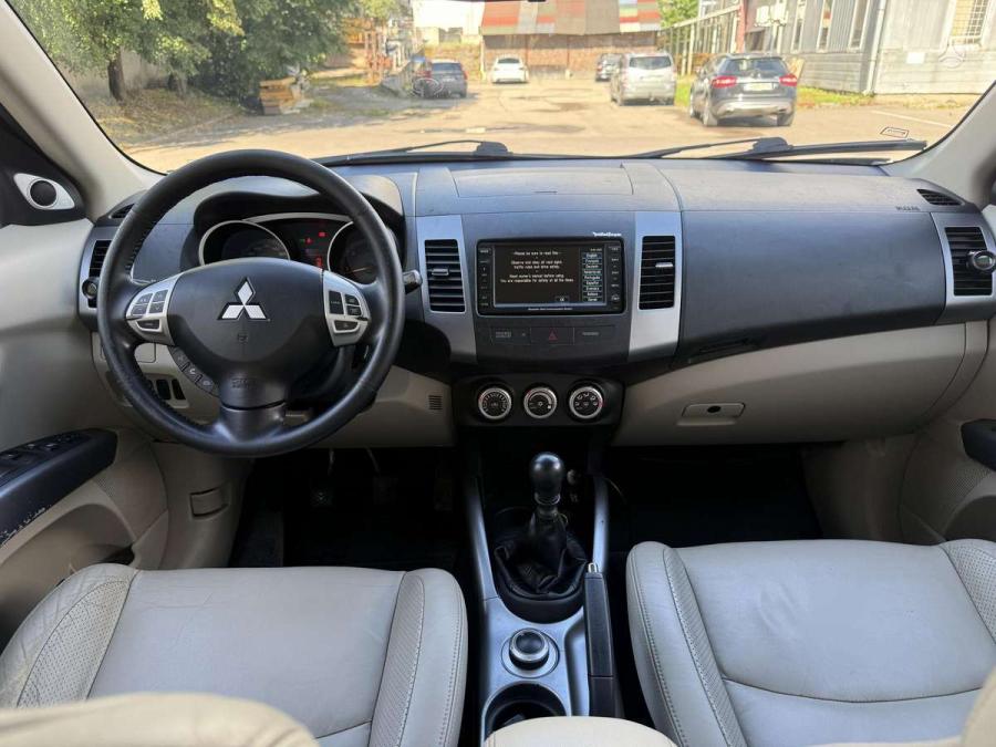 Grey Mitsubishi Outlander 2007 in Vilnius, with an engine capacity of 2.20 L and mileage of 237 thousand km for 2900 €, photo 17 on AUTOMOTO.COM.LV