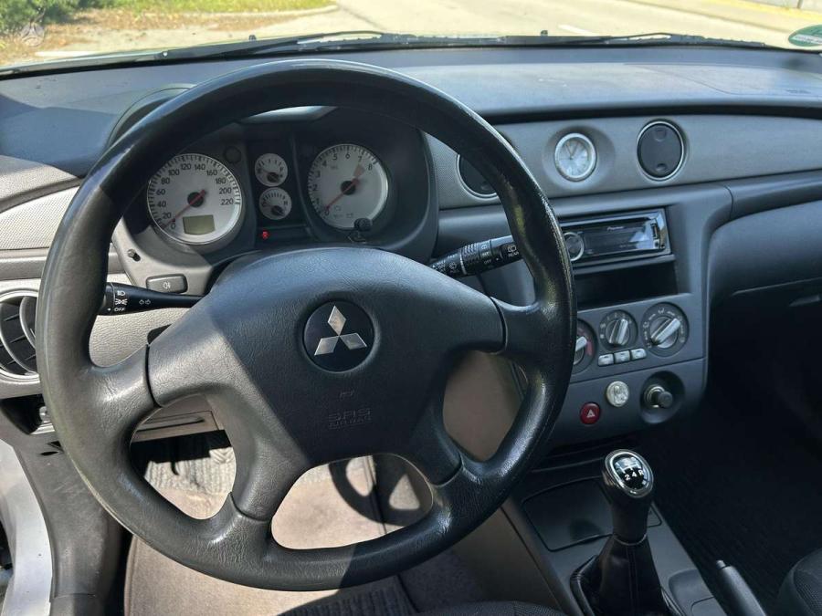 Pelēks Mitsubishi Outlander 2007 Birštonas, ar dzinēja tilpumu 2.00 L un nobraukumu 193 tūkst. km par 1849 €, foto 11 vietnē AUTOMOTO.COM.LV