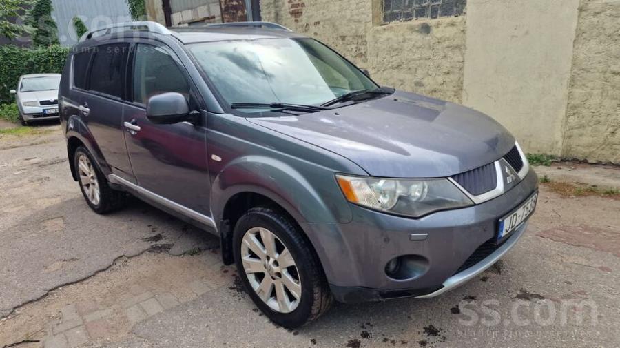 Grey Mitsubishi Outlander 2007 in Riga, with an engine capacity of 2.00 L and mileage of 339 thousand km for 1200 €, photo 1 on AUTOMOTO.COM.LV