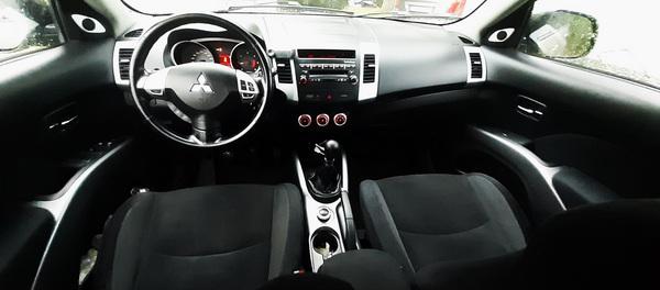 Pelēks Mitsubishi Outlander 2007 Tallina, ar dzinēja tilpumu 2.00 L un nobraukumu 0 tūkst. km par 3100 €, foto 8 vietnē AUTOMOTO.COM.LV