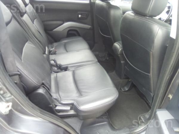 Grey Mitsubishi Outlander 2007 in Cesis, with an engine capacity of 2.00 L and mileage of 285 thousand km for 2550 €, photo 9 on AUTOMOTO.COM.LV