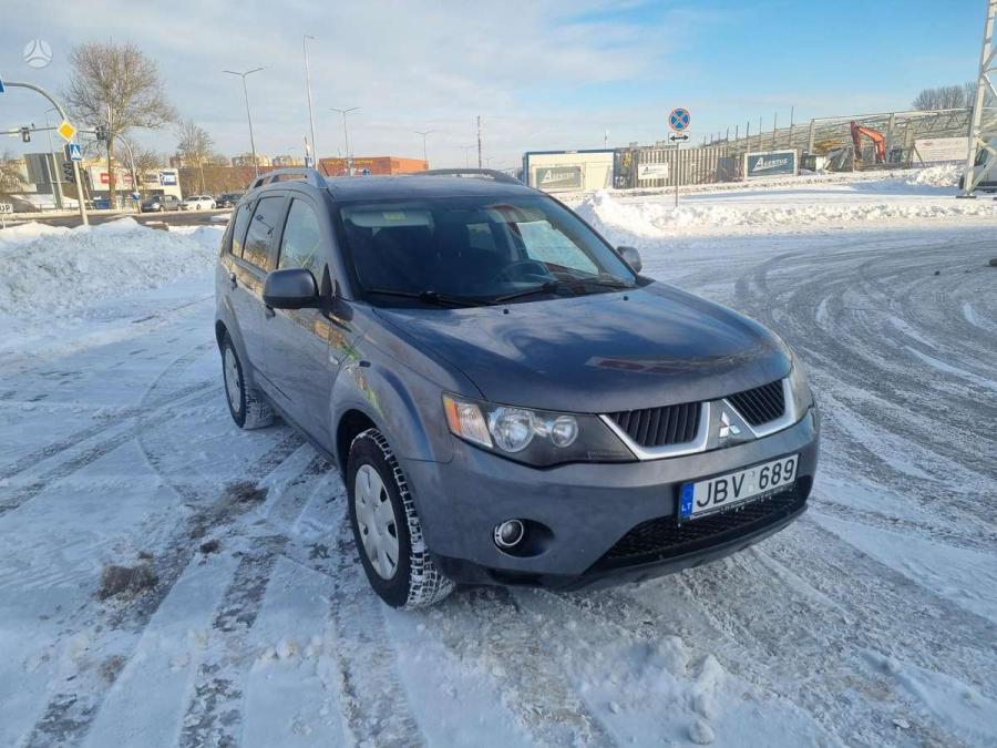 Pelēks Mitsubishi Outlander 2008 Šauļi, ar dzinēja tilpumu 1.97 L un nobraukumu 296 tūkst. km par 2650 €, foto 4 vietnē AUTOMOTO.COM.LV