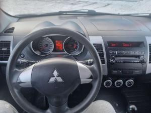 Pelēks Mitsubishi Outlander 2008 Šauļi, ar dzinēja tilpumu 1.97 L un nobraukumu 296 tūkst. km par 2650 €, foto 5 vietnē AUTOMOTO.COM.LV