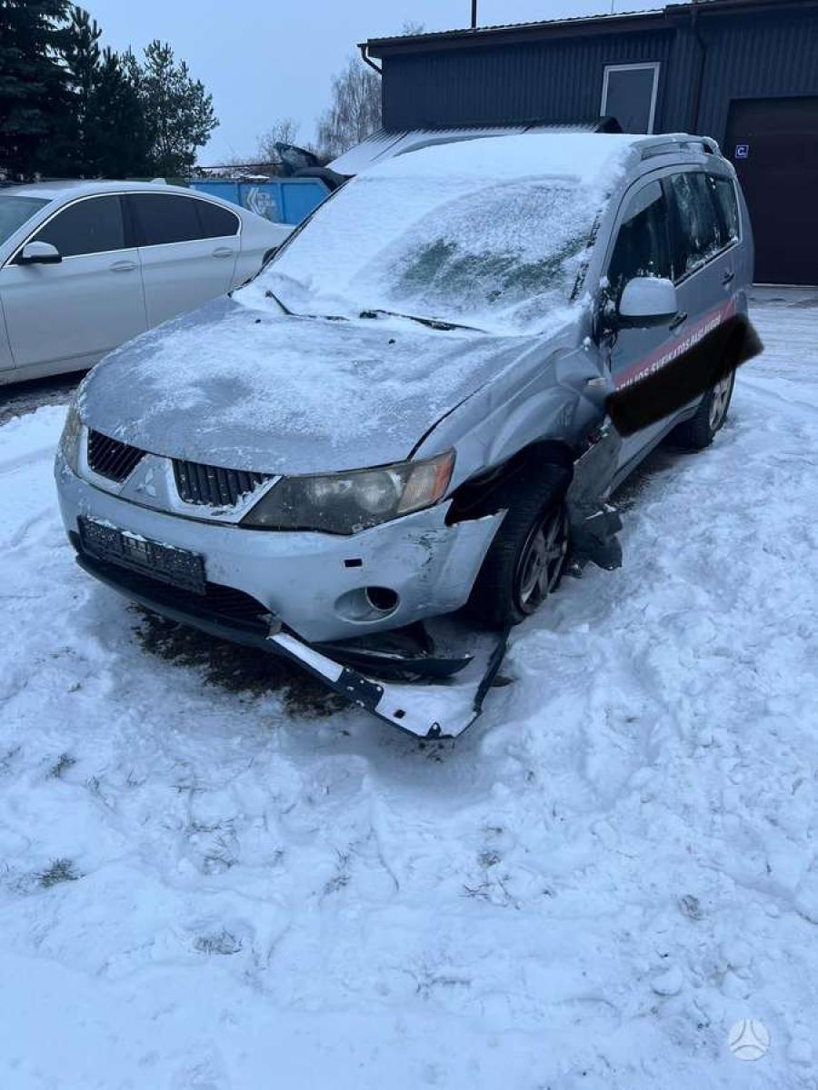 Серый Мицубиси Аутлендер 2008 в Мариямполе, объемом двигателя 2.40 л и пробегом 333 тыс. км за 1100 €, фото 4 на AUTOMOTO.COM.LV