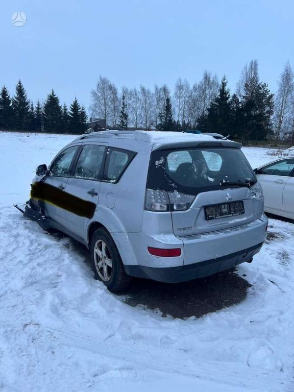 Grey Mitsubishi Outlander 2008 in Marijampole, with an engine capacity of 2.40 L and mileage of 333 thousand km for 1100 €, photo 6 on AUTOMOTO.COM.LV