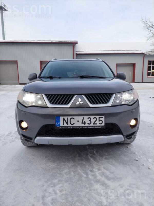 Pelēks Mitsubishi Outlander 2008 Valmiera, ar dzinēja tilpumu 2.00 L un nobraukumu 312 tūkst. km par 5100 €, foto 5 vietnē AUTOMOTO.COM.LV