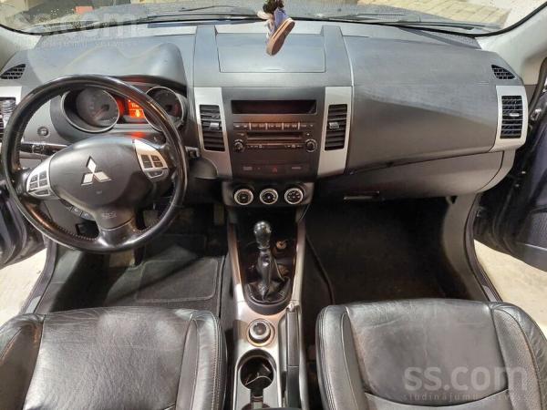 Pelēks Mitsubishi Outlander 2008 Valmiera, ar dzinēja tilpumu 2.00 L un nobraukumu 312 tūkst. km par 5100 €, foto 6 vietnē AUTOMOTO.COM.LV