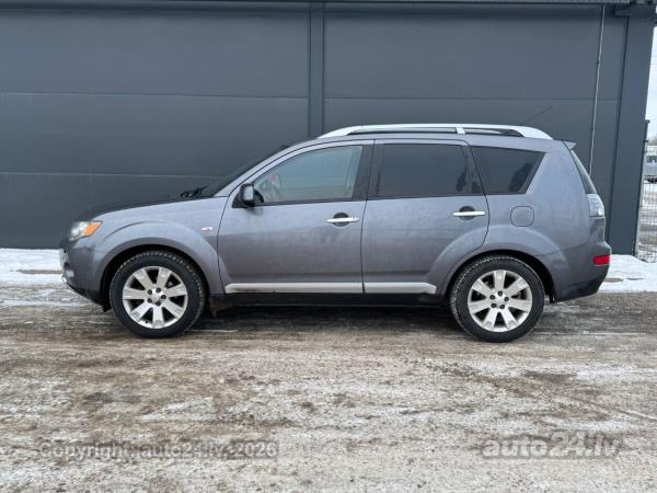 Pelēks Mitsubishi Outlander 2008 Tallina, ar dzinēja tilpumu 2.20 L un nobraukumu 371 tūkst. km par 3100 €, foto 5 vietnē AUTOMOTO.COM.LV