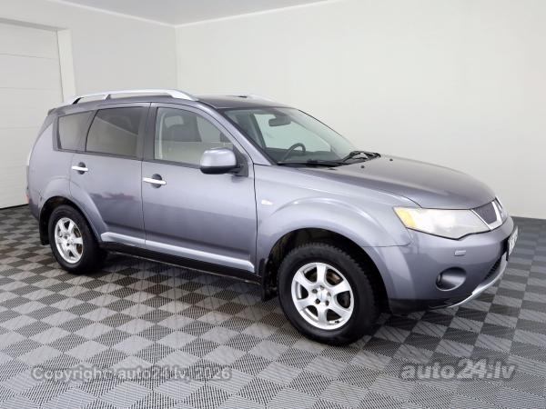 Pelēks Mitsubishi Outlander 2008 Tallina, ar dzinēja tilpumu 2.40 L un nobraukumu 229 tūkst. km par 2799 €, foto 1 vietnē AUTOMOTO.COM.LV