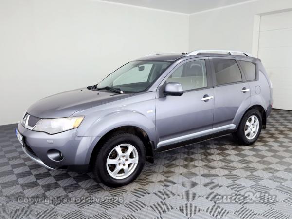 Pelēks Mitsubishi Outlander 2008 Tallina, ar dzinēja tilpumu 2.40 L un nobraukumu 229 tūkst. km par 2799 €, foto 2 vietnē AUTOMOTO.COM.LV
