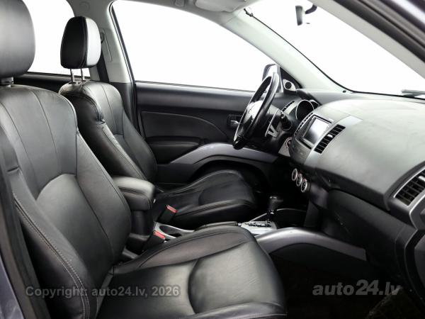 Pelēks Mitsubishi Outlander 2008 Tallina, ar dzinēja tilpumu 2.40 L un nobraukumu 229 tūkst. km par 2799 €, foto 6 vietnē AUTOMOTO.COM.LV