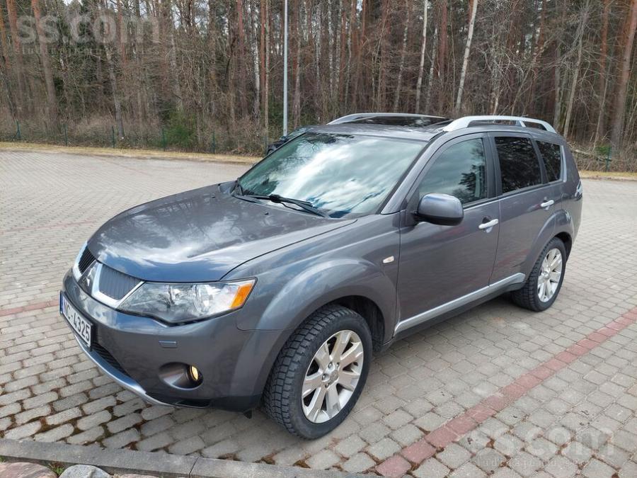 Pelēks Mitsubishi Outlander 2008 Valmiera, ar dzinēja tilpumu 2.00 L un nobraukumu 320 tūkst. km par 5000 €, foto 1 vietnē AUTOMOTO.COM.LV