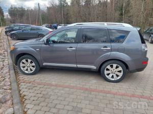 Pelēks Mitsubishi Outlander 2008 Valmiera, ar dzinēja tilpumu 2.00 L un nobraukumu 320 tūkst. km par 5000 €, foto 3 vietnē AUTOMOTO.COM.LV