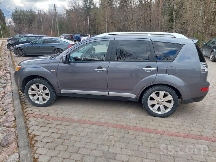 Pelēks Mitsubishi Outlander 2008 Valmiera, ar dzinēja tilpumu 2.00 L un nobraukumu 320 tūkst. km par 5000 €, foto 3 vietnē AUTOMOTO.COM.LV