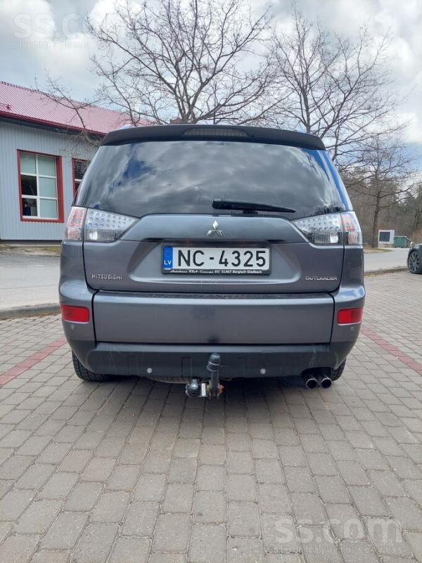 Серый Мицубиси Аутлендер 2008 в Валмиера, объемом двигателя 2.00 л и пробегом 320 тыс. км за 5000 €, фото 3 на AUTOMOTO.COM.LV