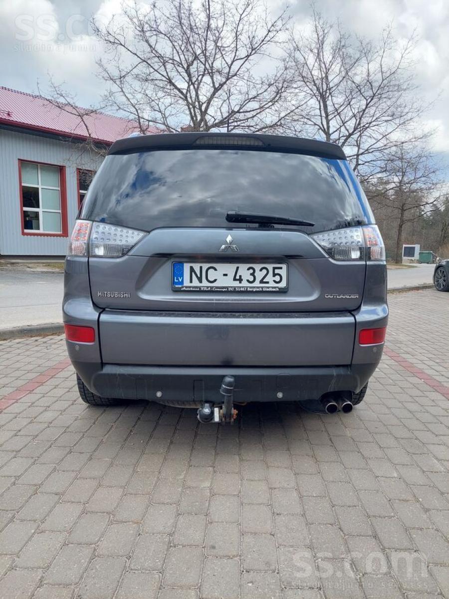 Pelēks Mitsubishi Outlander 2008 Valmiera, ar dzinēja tilpumu 2.00 L un nobraukumu 320 tūkst. km par 5000 €, foto 4 vietnē AUTOMOTO.COM.LV