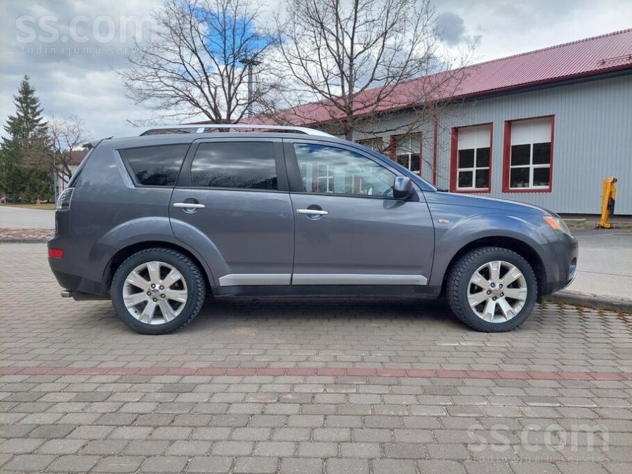 Pelēks Mitsubishi Outlander 2008 Valmiera, ar dzinēja tilpumu 2.00 L un nobraukumu 320 tūkst. km par 5000 €, foto 5 vietnē AUTOMOTO.COM.LV