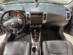 Pelēks Mitsubishi Outlander 2008 Valmiera, ar dzinēja tilpumu 2.00 L un nobraukumu 320 tūkst. km par 5000 €, foto 7 vietnē AUTOMOTO.COM.LV