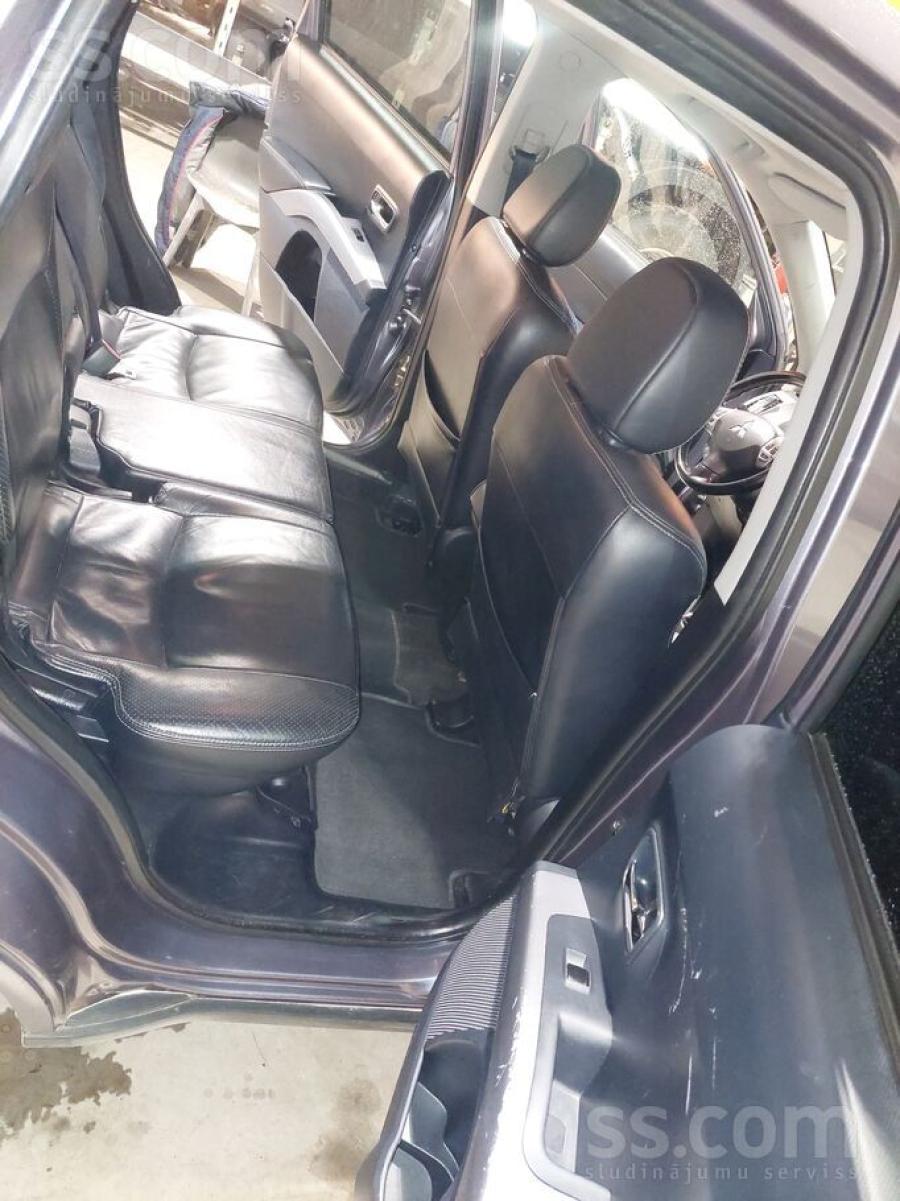Pelēks Mitsubishi Outlander 2008 Valmiera, ar dzinēja tilpumu 2.00 L un nobraukumu 320 tūkst. km par 5000 €, foto 13 vietnē AUTOMOTO.COM.LV