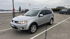 Grey Mitsubishi Outlander 2008 in Riga, with an engine capacity of 2.40 L and mileage of 322 thousand km for 8500 €, photo 3 on AUTOMOTO.COM.LV