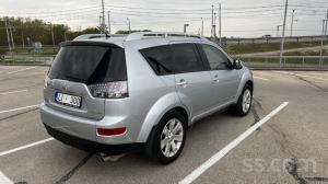 Grey Mitsubishi Outlander 2008 in Riga, with an engine capacity of 2.40 L and mileage of 322 thousand km for 8500 €, photo 5 on AUTOMOTO.COM.LV