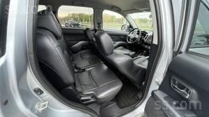 Grey Mitsubishi Outlander 2008 in Riga, with an engine capacity of 2.40 L and mileage of 322 thousand km for 8500 €, photo 8 on AUTOMOTO.COM.LV