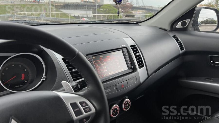Grey Mitsubishi Outlander 2008 in Riga, with an engine capacity of 2.40 L and mileage of 322 thousand km for 8500 €, photo 12 on AUTOMOTO.COM.LV