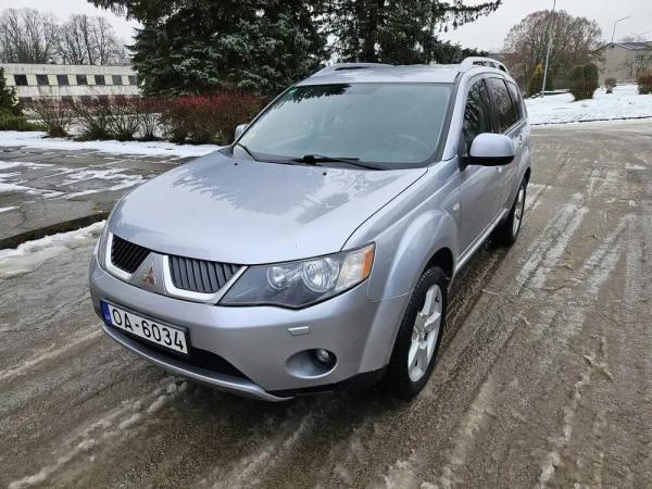 Grey Mitsubishi Outlander 2008 in Jekabpils, with an engine capacity of 2.20 L and mileage of 307 thousand km for 4990 €, photo 2 on AUTOMOTO.COM.LV