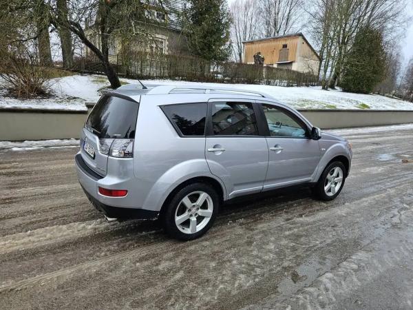 Grey Mitsubishi Outlander 2008 in Jekabpils, with an engine capacity of 2.20 L and mileage of 307 thousand km for 4990 €, photo 6 on AUTOMOTO.COM.LV