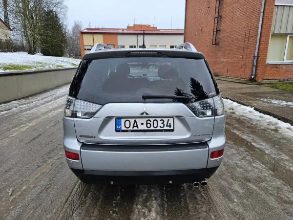 Grey Mitsubishi Outlander 2008 in Jekabpils, with an engine capacity of 2.20 L and mileage of 307 thousand km for 4990 €, photo 8 on AUTOMOTO.COM.LV