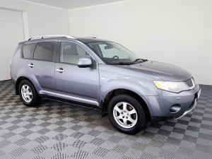 Pelēks Mitsubishi Outlander 2008 Tallina, ar dzinēja tilpumu 2.40 L un nobraukumu 229 tūkst. km par 2699 €, foto  vietnē AUTOMOTO.COM.LV