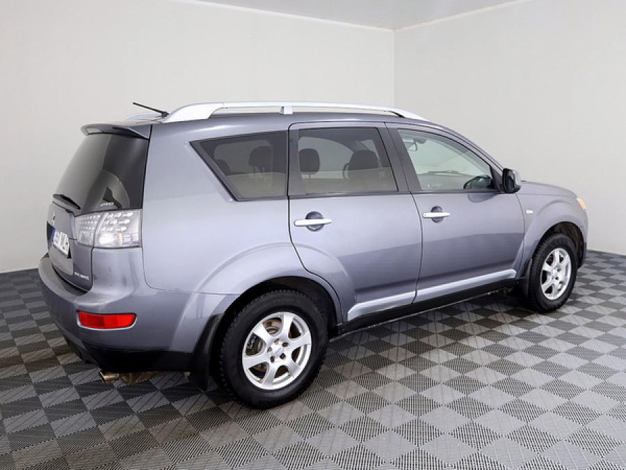 Pelēks Mitsubishi Outlander 2008 Tallina, ar dzinēja tilpumu 2.40 L un nobraukumu 229 tūkst. km par 2699 €, foto 4 vietnē AUTOMOTO.COM.LV