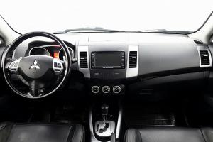 Pelēks Mitsubishi Outlander 2008 Tallina, ar dzinēja tilpumu 2.40 L un nobraukumu 229 tūkst. km par 2699 €, foto 6 vietnē AUTOMOTO.COM.LV