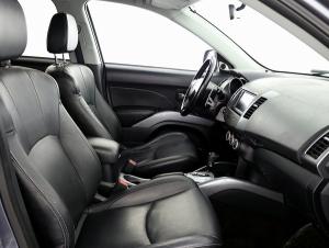Pelēks Mitsubishi Outlander 2008 Tallina, ar dzinēja tilpumu 2.40 L un nobraukumu 229 tūkst. km par 2699 €, foto 7 vietnē AUTOMOTO.COM.LV