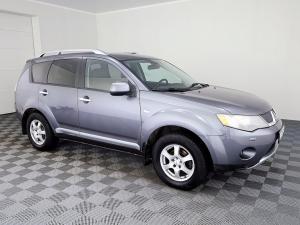 Pelēks Mitsubishi Outlander 2008 Tallina, ar dzinēja tilpumu 2.40 L un nobraukumu 229 tūkst. km par 2699 €, foto 11 vietnē AUTOMOTO.COM.LV