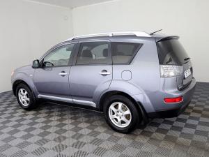 Pelēks Mitsubishi Outlander 2008 Tallina, ar dzinēja tilpumu 2.40 L un nobraukumu 229 tūkst. km par 2699 €, foto 14 vietnē AUTOMOTO.COM.LV