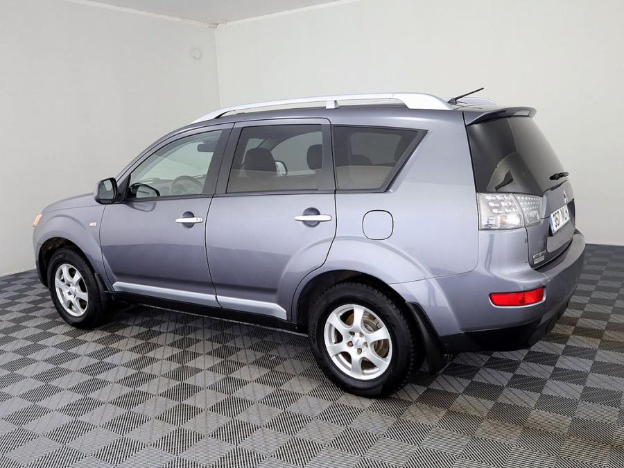 Pelēks Mitsubishi Outlander 2008 Tallina, ar dzinēja tilpumu 2.40 L un nobraukumu 229 tūkst. km par 2699 €, foto 14 vietnē AUTOMOTO.COM.LV