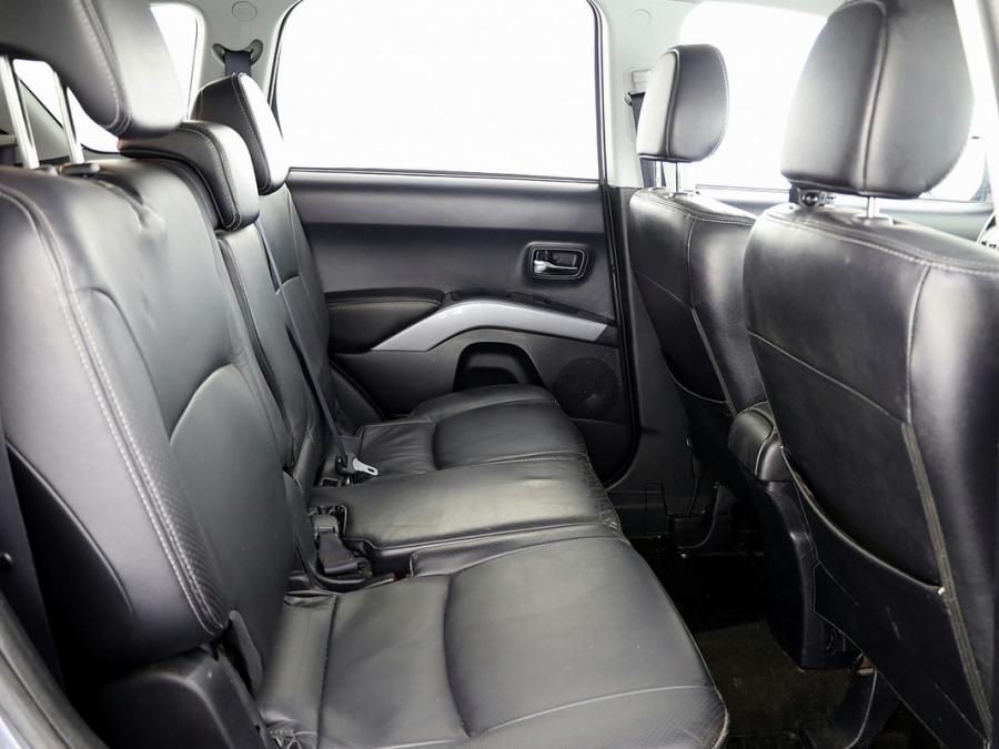 Pelēks Mitsubishi Outlander 2008 Tallina, ar dzinēja tilpumu 2.40 L un nobraukumu 229 tūkst. km par 2699 €, foto 17 vietnē AUTOMOTO.COM.LV
