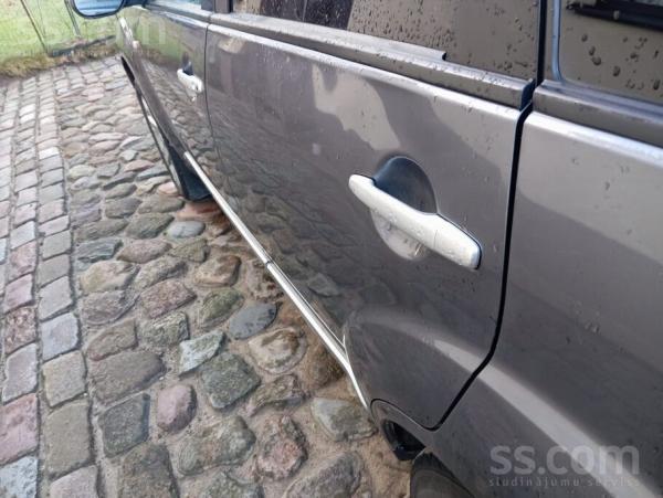 Grey Mitsubishi Outlander 2008 in Jelgava, with an engine capacity of 2.20 L and mileage of 333 thousand km for 2950 €, photo 5 on AUTOMOTO.COM.LV