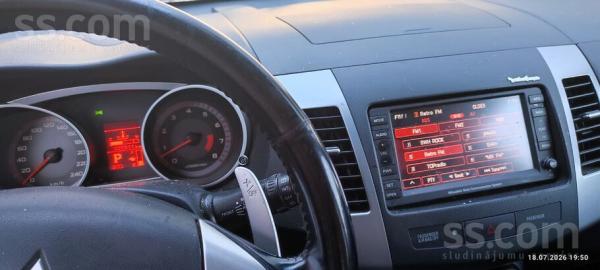 Pelēks Mitsubishi Outlander 2008 Rīga, ar dzinēja tilpumu 2.40 L un nobraukumu 276 tūkst. km par 2350 €, foto 6 vietnē AUTOMOTO.COM.LV