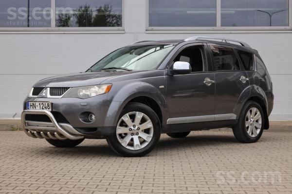 Grey Mitsubishi Outlander 2008 in Riga, with an engine capacity of 2.40 L and mileage of 308 thousand km for 3495 €, photo 1 on AUTOMOTO.COM.LV