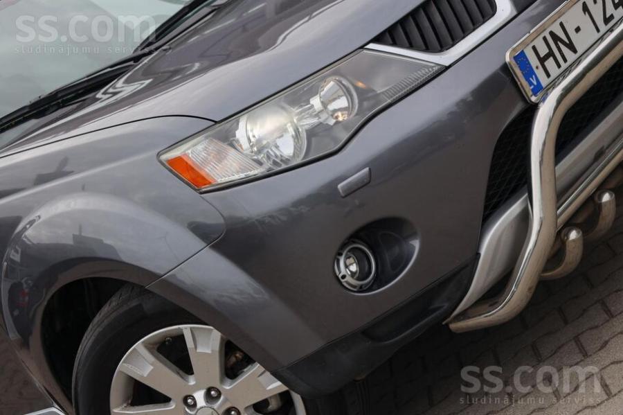 Pelēks Mitsubishi Outlander 2008 Rīga, ar dzinēja tilpumu 2.40 L un nobraukumu 308 tūkst. km par 3495 €, foto 5 vietnē AUTOMOTO.COM.LV