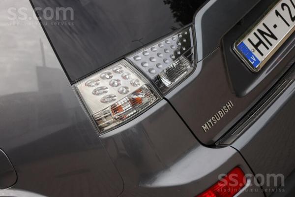 Grey Mitsubishi Outlander 2008 in Riga, with an engine capacity of 2.40 L and mileage of 308 thousand km for 3495 €, photo 6 on AUTOMOTO.COM.LV