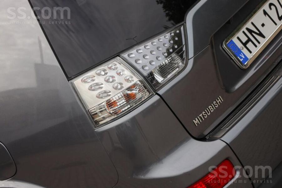 Pelēks Mitsubishi Outlander 2008 Rīga, ar dzinēja tilpumu 2.40 L un nobraukumu 308 tūkst. km par 3495 €, foto 7 vietnē AUTOMOTO.COM.LV
