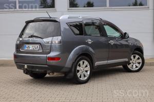 Pelēks Mitsubishi Outlander 2008 Rīga, ar dzinēja tilpumu 2.40 L un nobraukumu 308 tūkst. km par 3495 €, foto 9 vietnē AUTOMOTO.COM.LV