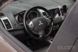 Pelēks Mitsubishi Outlander 2008 Rīga, ar dzinēja tilpumu 2.40 L un nobraukumu 308 tūkst. km par 3495 €, foto 10 vietnē AUTOMOTO.COM.LV