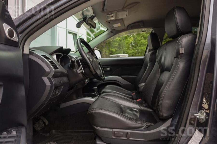 Pelēks Mitsubishi Outlander 2008 Rīga, ar dzinēja tilpumu 2.40 L un nobraukumu 308 tūkst. km par 3495 €, foto 12 vietnē AUTOMOTO.COM.LV