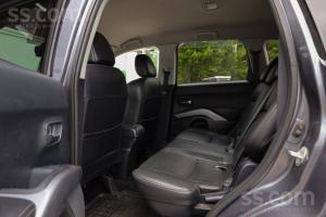 Pelēks Mitsubishi Outlander 2008 Rīga, ar dzinēja tilpumu 2.40 L un nobraukumu 308 tūkst. km par 3495 €, foto 16 vietnē AUTOMOTO.COM.LV