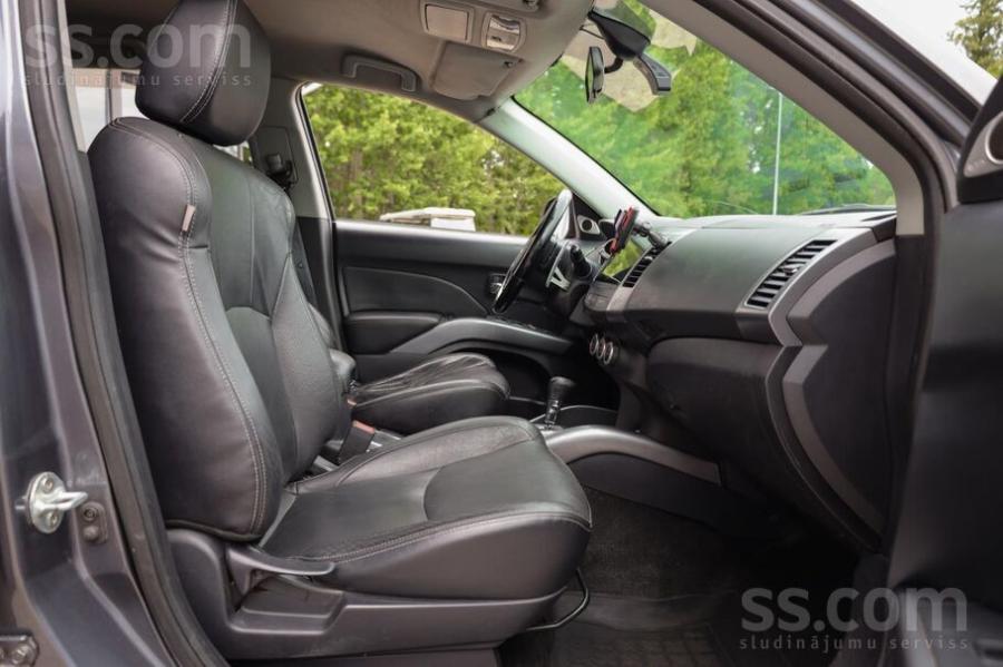 Pelēks Mitsubishi Outlander 2008 Rīga, ar dzinēja tilpumu 2.40 L un nobraukumu 308 tūkst. km par 3495 €, foto 18 vietnē AUTOMOTO.COM.LV