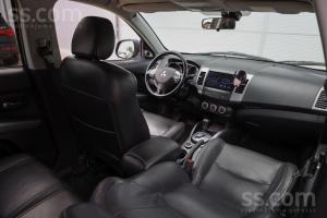 Pelēks Mitsubishi Outlander 2008 Rīga, ar dzinēja tilpumu 2.40 L un nobraukumu 308 tūkst. km par 3495 €, foto 19 vietnē AUTOMOTO.COM.LV
